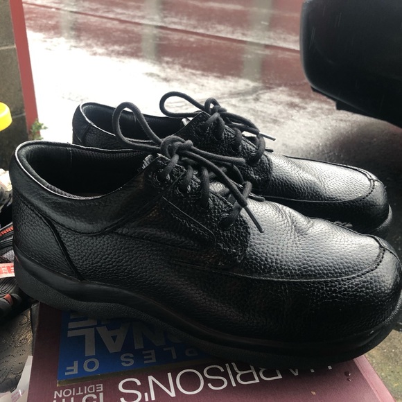 Apex | Shoes | Apex Legends Y90m Mens Walking Shoes 00 Leather Sz 95 ...